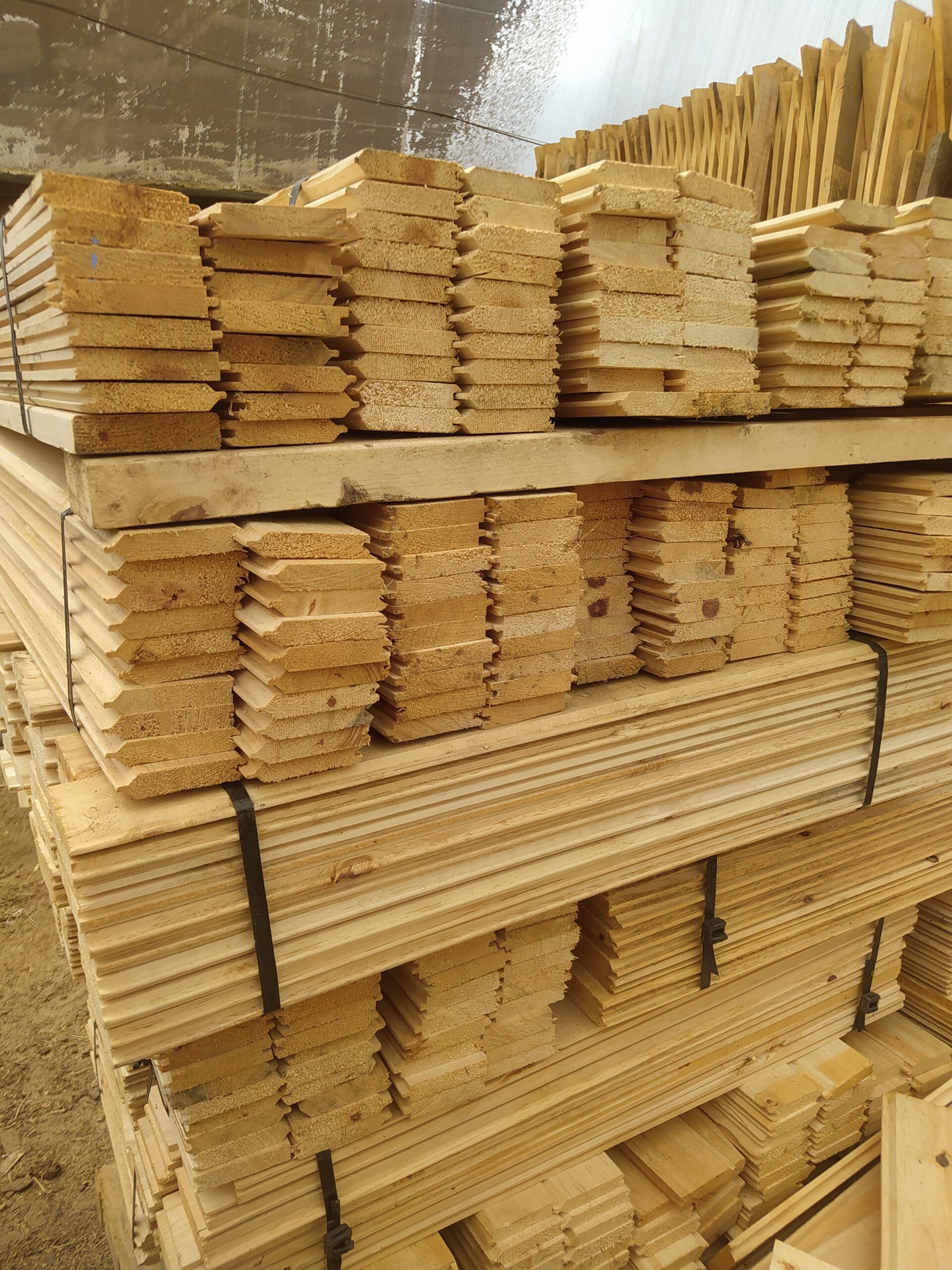 Madera inmunizada aserrada y Pulida